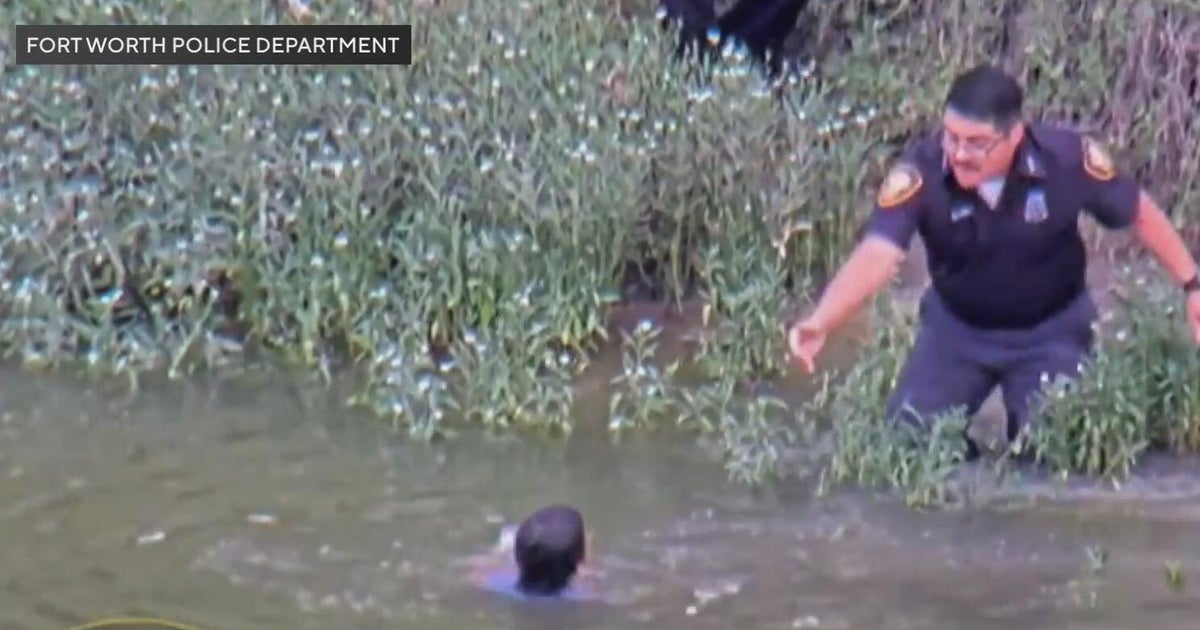 Fort Worth officer rescues missing boy from Trinity River - CBS Texas