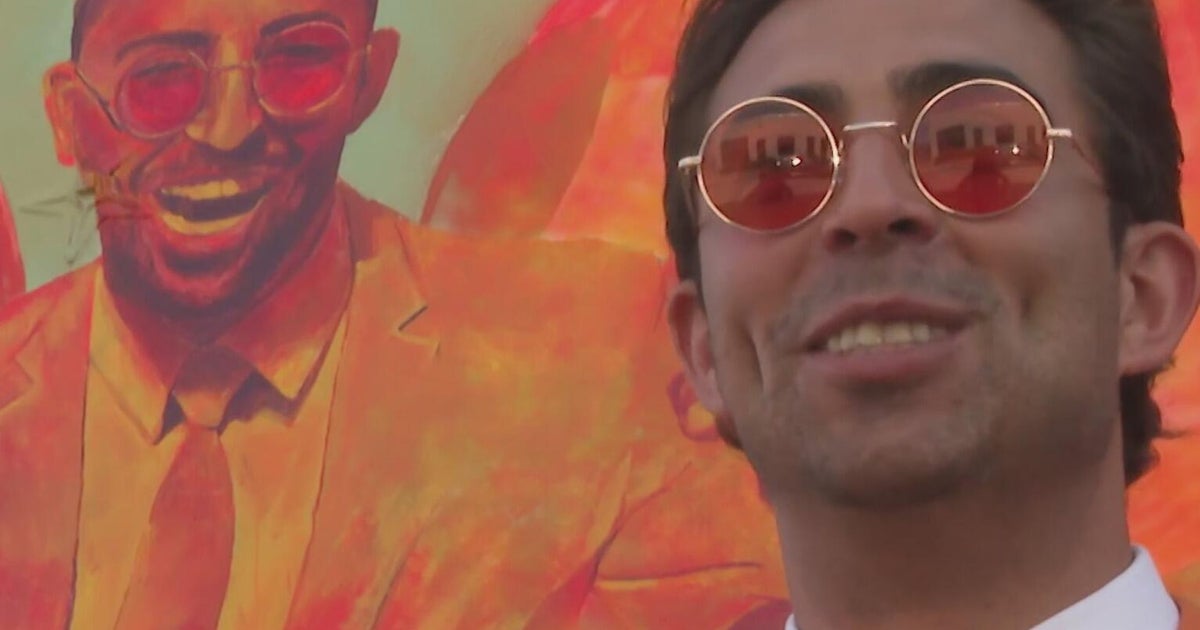 "Orange Suit Man" turns heads as Dutch fans take over Arlington - CBS Texas
