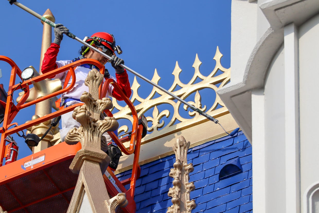 Walt Disney World's Cinderella Castle gets a magical new makeover ...