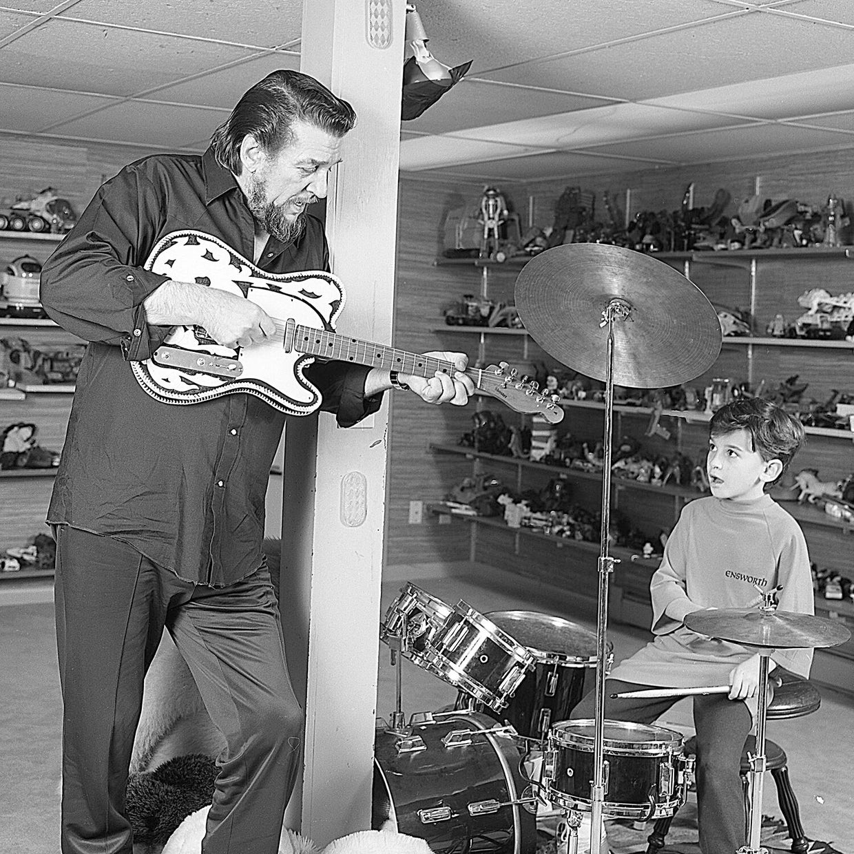 Waylon Jennings' son Shooter on rescuing his dad's music - CBS News